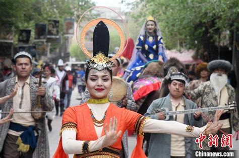 “丝路驼队”展演为新疆喀什旅游持续回暖助力杭州网