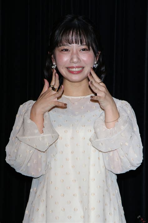 ナナランド 峰島こまき 背中バックリ 写真集で大人セクシーショットを見せる 日刊エンタメクリップ