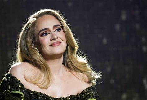 Adele Autografa Labito Di Una Sposa Fortunata Il Video Radio Monte