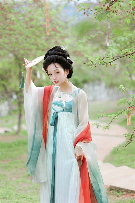 艺图语 20230407 春日宴 君尹兰 微图坊