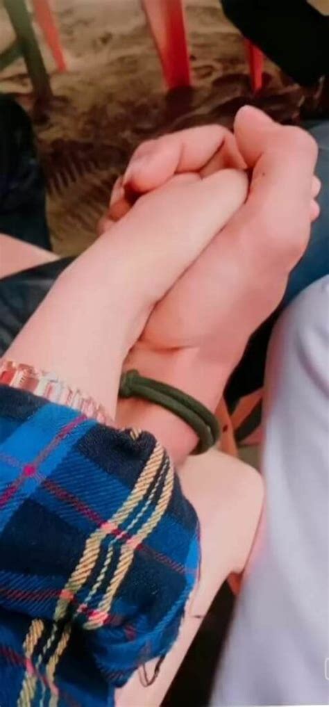 Kumpulan Foto Gandengan Tangan Terbagus Dan Terlengkap Blog Pengajar