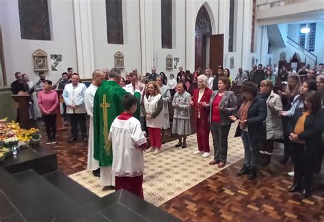 Profissionais Da área Da Educação Participam De Missa Na Catedral Em