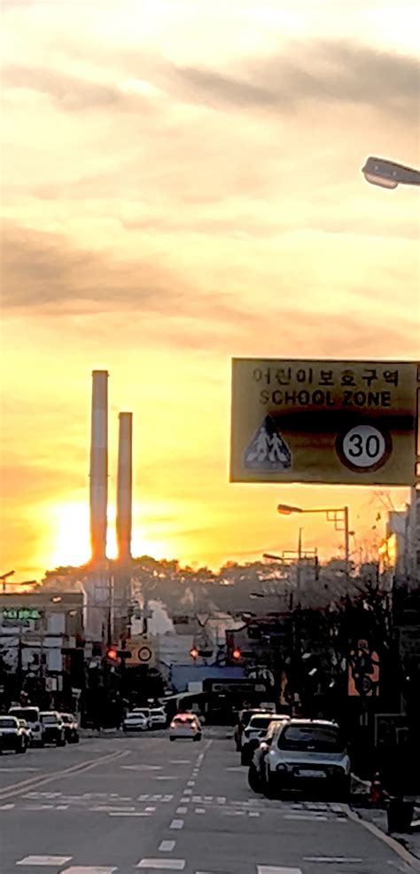 ɢ०ᵒᒄ ʍᵒʳᐢⁱᐢᵍ ̈ෆ･⋆🧏🏻‍♀️ 너는 해가 뜬다 말하고 또너는 해가 진다 말한다 나는 말한다 뭣이 중한디
