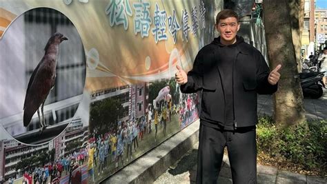 港星杜汶澤完成首投！正港台灣人「投下神聖一票」露面嗨喊12字 娛樂星聞