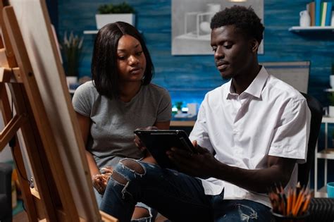 Amigos Afro Americanos Habilidades Criativas Fazendo Aulas De Arte