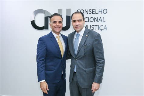 OAB vai ao CNJ e Barroso recomenda que tribunais garantam o direito à