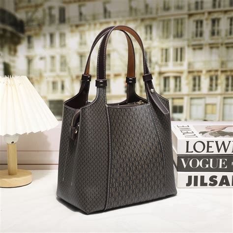 Ch Carolina Herrera Bags | Ch Shoulder Bag | Chhc Womens Bags | Womens ...