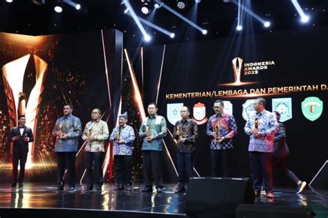 Lewat Program Beasiswa Kaltim Raih Penghargaan Outstanding Award For