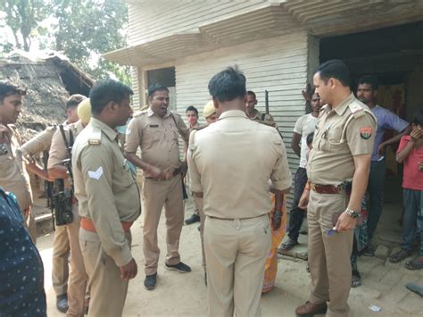 मनकापुर में डीएम का चला हंटर तीन घरो की सम्पति कुर्क