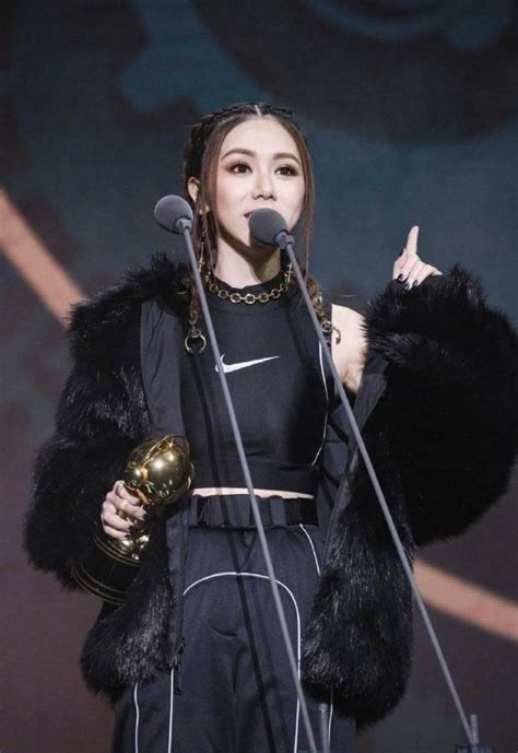 蜂鸟音乐公司发声明表示与邓紫棋合约尚未终止，有效期至2022年