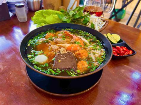 Quán Bánh Canh Chuẩn Vị Sài Gòn Giữa Lòng Hà Nội Ngày Bán 300 Suất