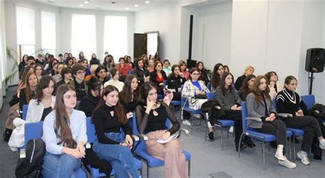 ღია კარის დღე თბილისის სხვადასხვა სკოლების მოსწავლეებისთვის