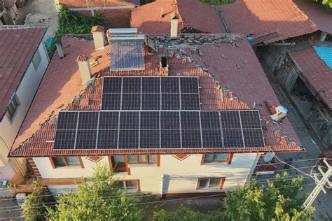 BOLU DA GÜNEŞ ENERJİSİ SANTRALİ PROJESİ ÇERÇEVESİNDE 3 AİLEYE 42 BİN