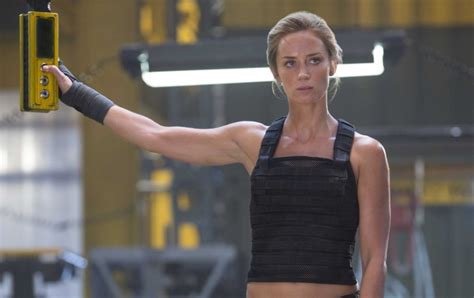 『all You Need Is Kill』のエミリー・ブラント、『プラダを着た悪魔』での嫌味な先輩秘書役からの大変身ぶりに注目デス