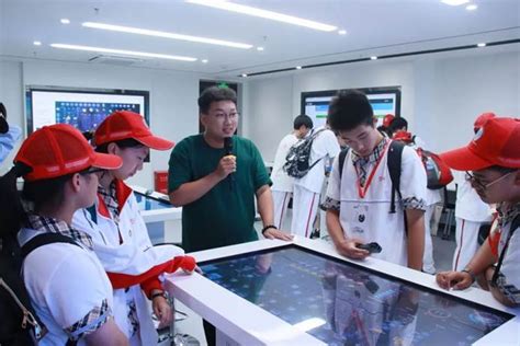 山东省青岛第五十八中学师生参观我校国家金融安全教育部工程研究中心实验室 中央财经大学金融学院