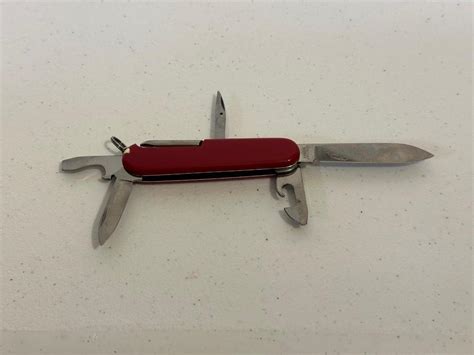 Victorinox Swiss Army Knife And Schrade Scrimshaw Sharpfinger Knife