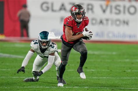 Baker Mayfield Throws For 337 Yards 3 Tds As Buccaneers Rout Eagles