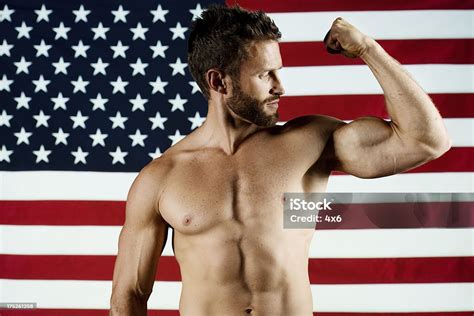 근육질의 사람 성과향상을 촉진하는 유연한 그릐 근육 앞에서 칠레식 플랙 20 29세에 대한 스톡 사진 및 기타 이미지 20 29세 개념 개념과 주제 Istock