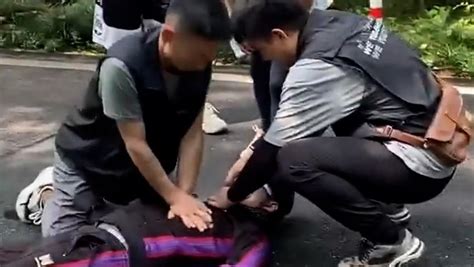 骑友突然倒地心脏骤停，热心路人生死救援所有人澎湃新闻 The Paper