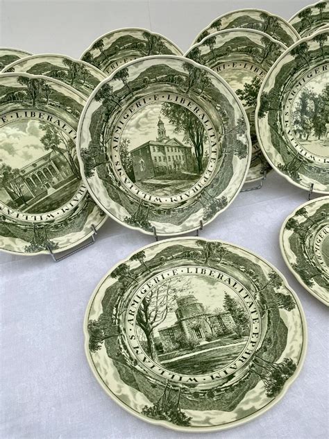Proantic 12 Assiettes Wedgwood Commémoratives Williams College