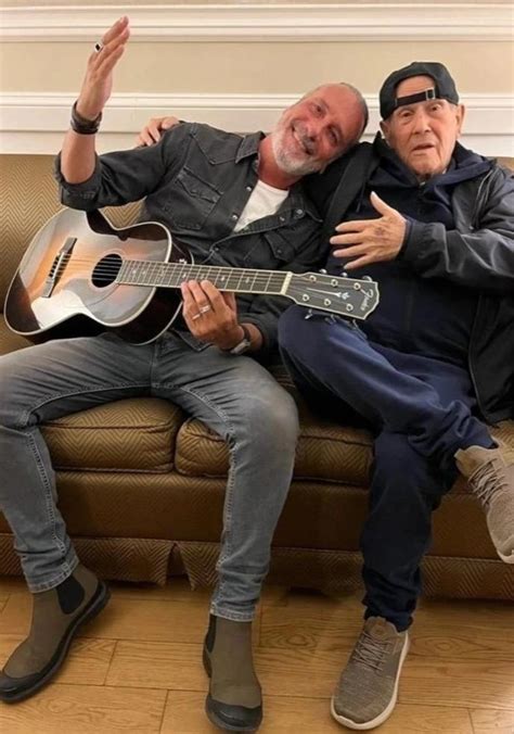 Este Es El Video Oficial De La Canción Que Manuel Wirtz Y Leo Dan