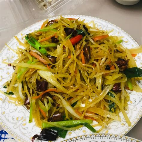 【酸辣土豆丝的做法步骤图，酸辣土豆丝怎么做好吃】fanzek下厨房