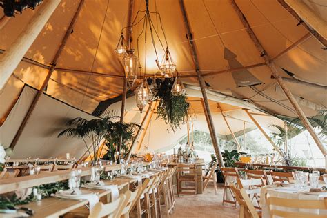 15 Magical Tent Decor Ideas For An Outdoor Wedding Green Wedding Shoes