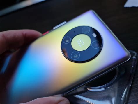 Huawei Mate Pro Design care ţi se imprima pe retină cu camera Space Ring Huawei mate