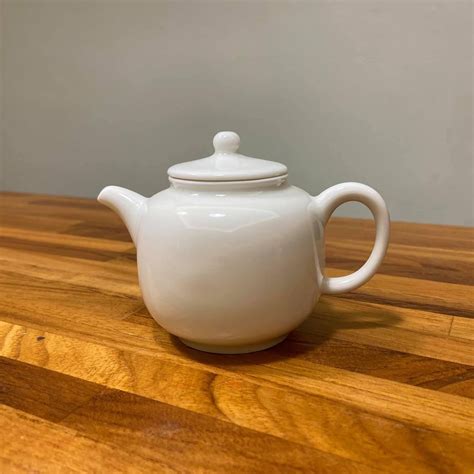 鶯歌陶瓷老街37號弘祥茗壺正港 鶯歌製 風清堂♦️古瓷 燈籠壺 個人泡 容量：約170cc ｛ 市價1500元｝ Yahoo奇摩拍賣