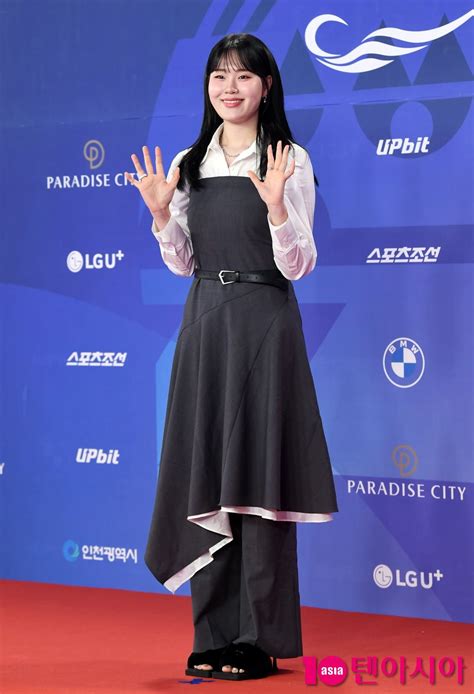 엄지윤 미소가 엄지척ten포토 텐아시아