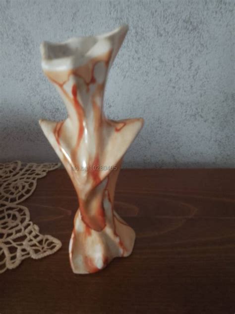 Арт ваза Аксесоари София Ваза висока 17 см с неправилна форма