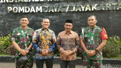 Dek Fad Dan Haji Uma Datangi Pomdam Jaya Untuk Kawal Kasus Tewasnya