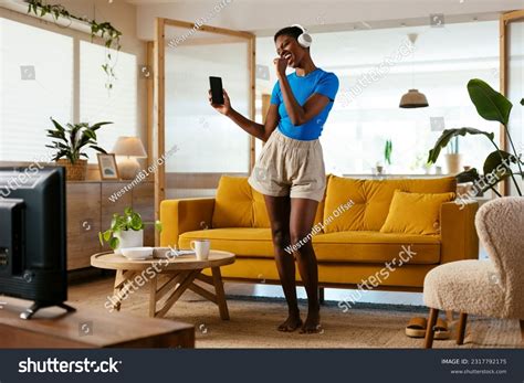 3 709 355 여자 질 이미지 스톡 사진 및 벡터 Shutterstock