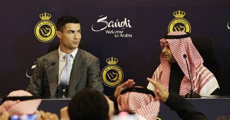 ماركا بند في عقد رونالدو مع النصر يسمح له باللعب في