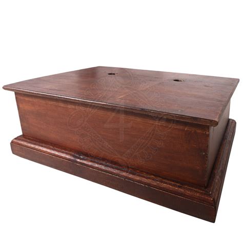 Universal Metal Armour Stand With Wooden Pedestal Outfit4events