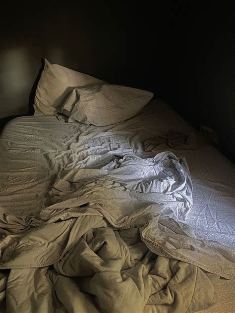 Messy Bed Sunday Blankets Messy Bed Aesthetic Messy Bed Messy Bedroom Unmade Bed