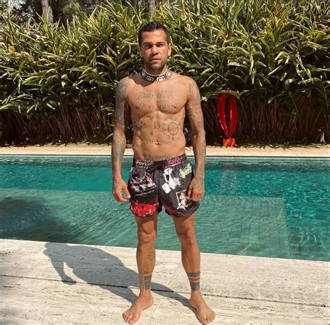 Tatuagem íntima De Daniel Alves Foi Decisiva Para Sua Prisão Entenda