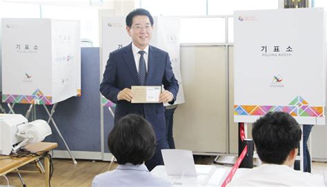 김영록 전남도지사 후보 사전투표~당 지도부와 서남권 ‘근접 지원 위키트리