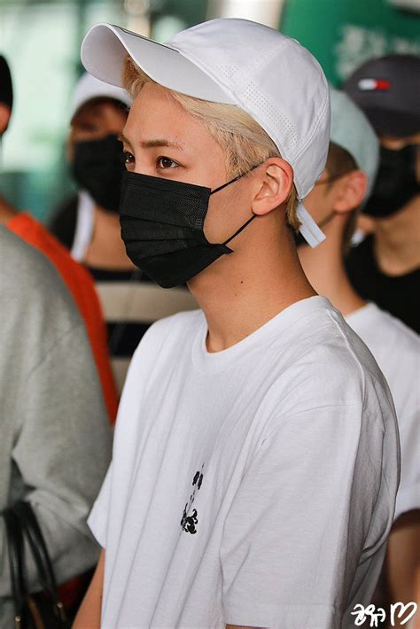 Trending Undercover Fan Leaks 10 Photos Of Idols Without Makeup