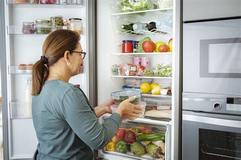 Quanto tempo é seguro guardar comida na geladeira Nutris esclarecem
