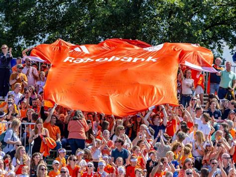 Rabobank Collegas Zwaaien Hockey Internationals Uit In Stijl Esther Siebert