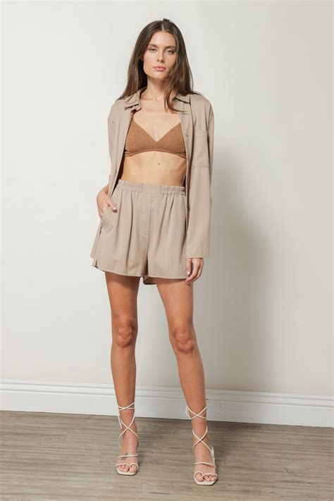 Cleo Short Line And Dot