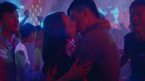 刘芸夜店蹦迪亲吻已婚老同学高清1080p在线观看平台腾讯视频