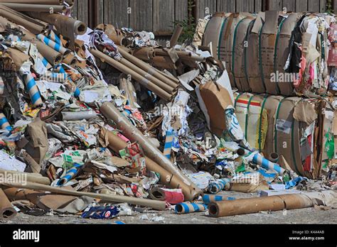 Stock Of Waste Paper To The Recycling In A Recycling Company Lager Von Altpapier Zur