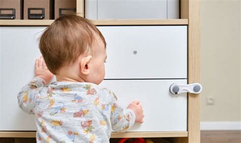 How To Pick A Desk Drawer Lock 2 Ways Without Picking Tools