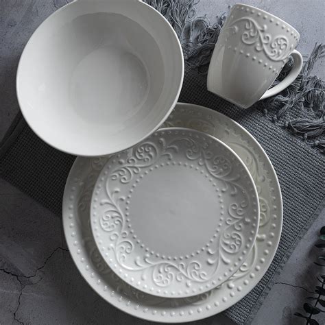 16pcs Embossed Scroll White New Bone China Dinnerware Set For Daily Use