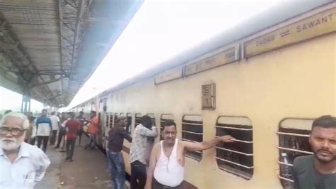 Konkan Express Delay रेल्वेचा भोंगळ कारभार कोकणात जाणाऱ्या ट्रेनचा १८