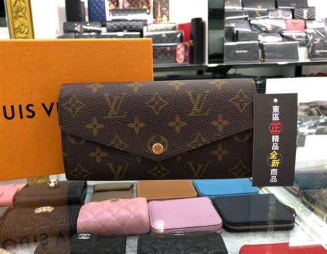 ㊣東區正精品㊣ Louis Vuitton Lv Sarah M60531 全新咖啡色字紋信封釦子長夾 Rz4647 Yahoo奇摩拍賣