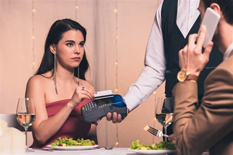 Дечкото ја шокираше девојката со сметка од 250 долари