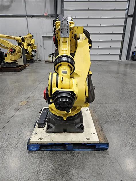 Fanuc R 2000ib 210f Industrial Robot F102411